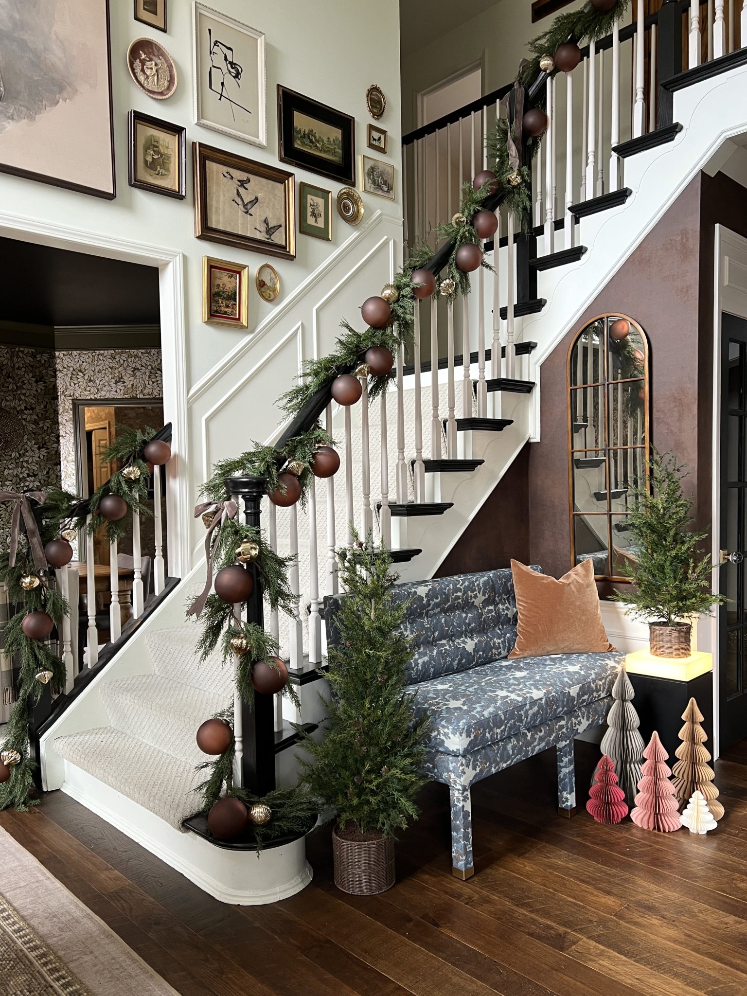Festive Foyer - Haneen's Haven