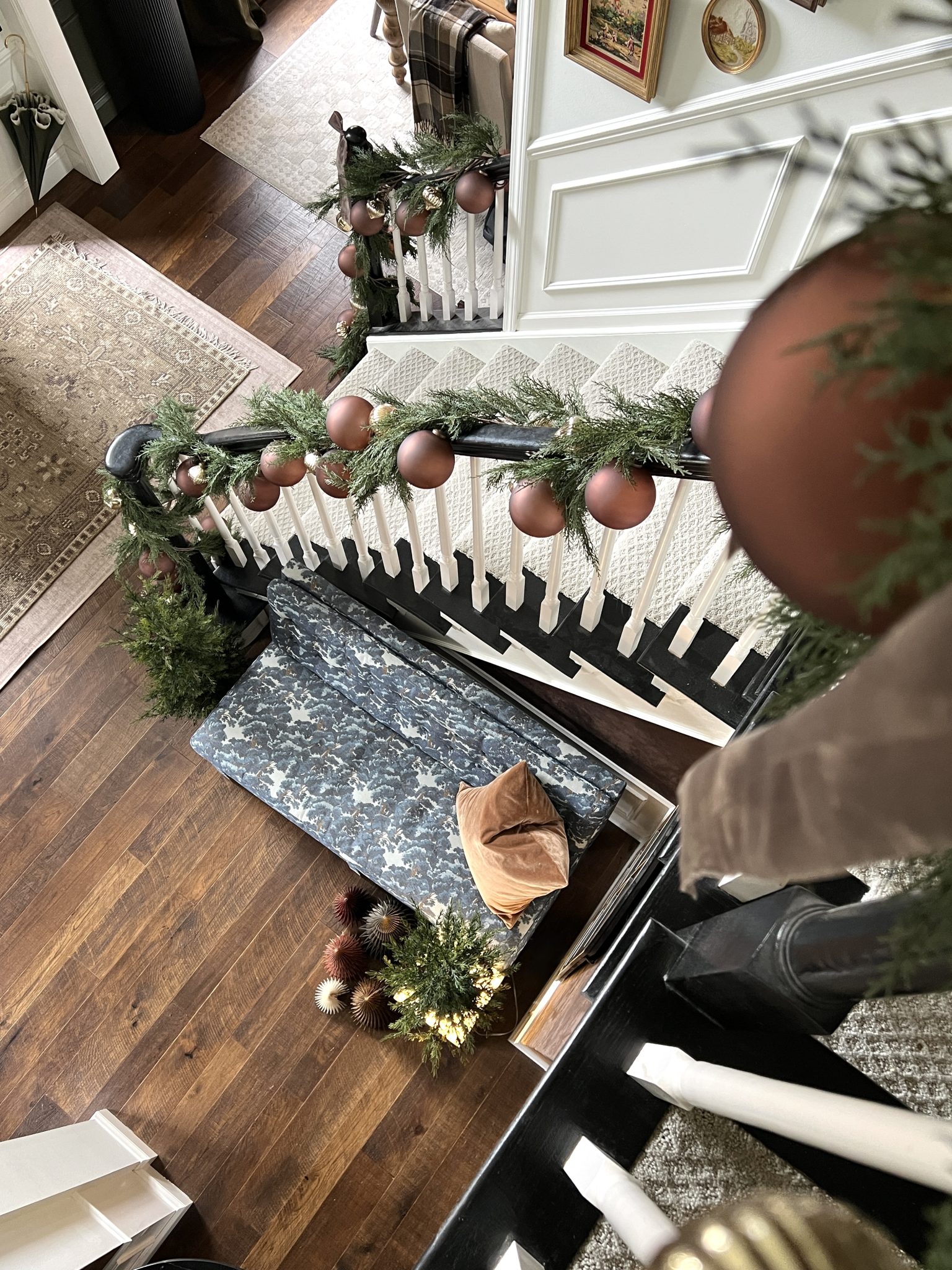 Festive Foyer - Haneen's Haven